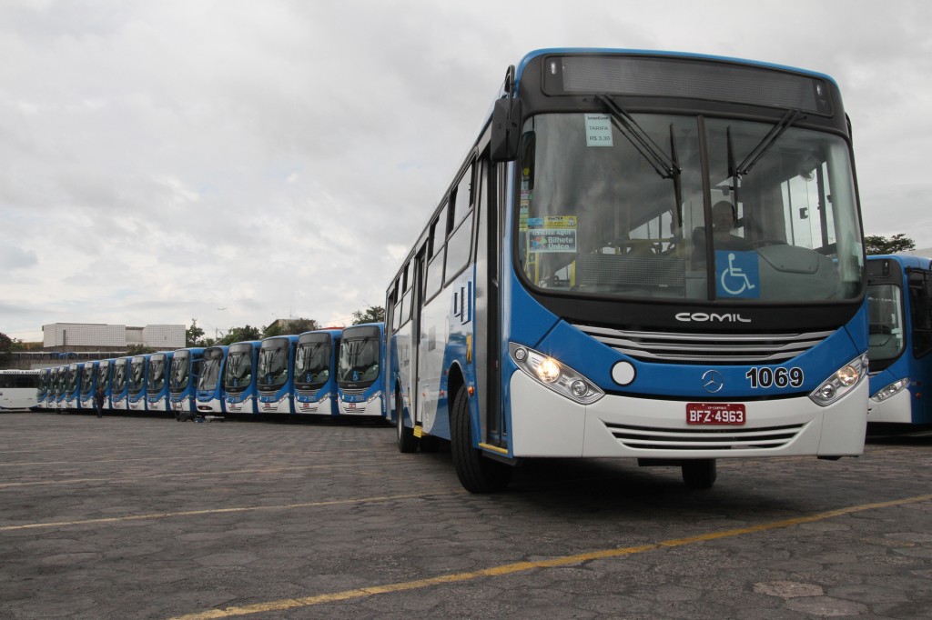 Motoristas paralisam linha azul-claro do transporte publico em Campinas ...