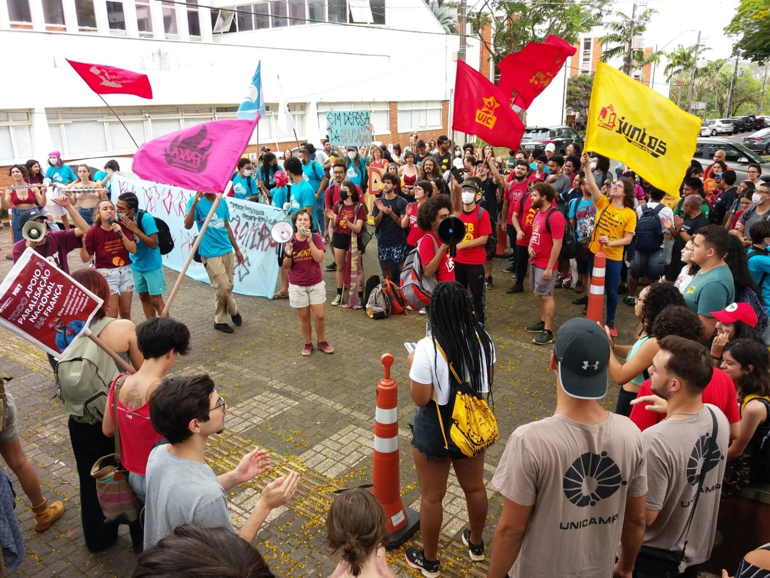 Alunos e funcionários da Unicamp fazem protesto por melhorias nos campi ...