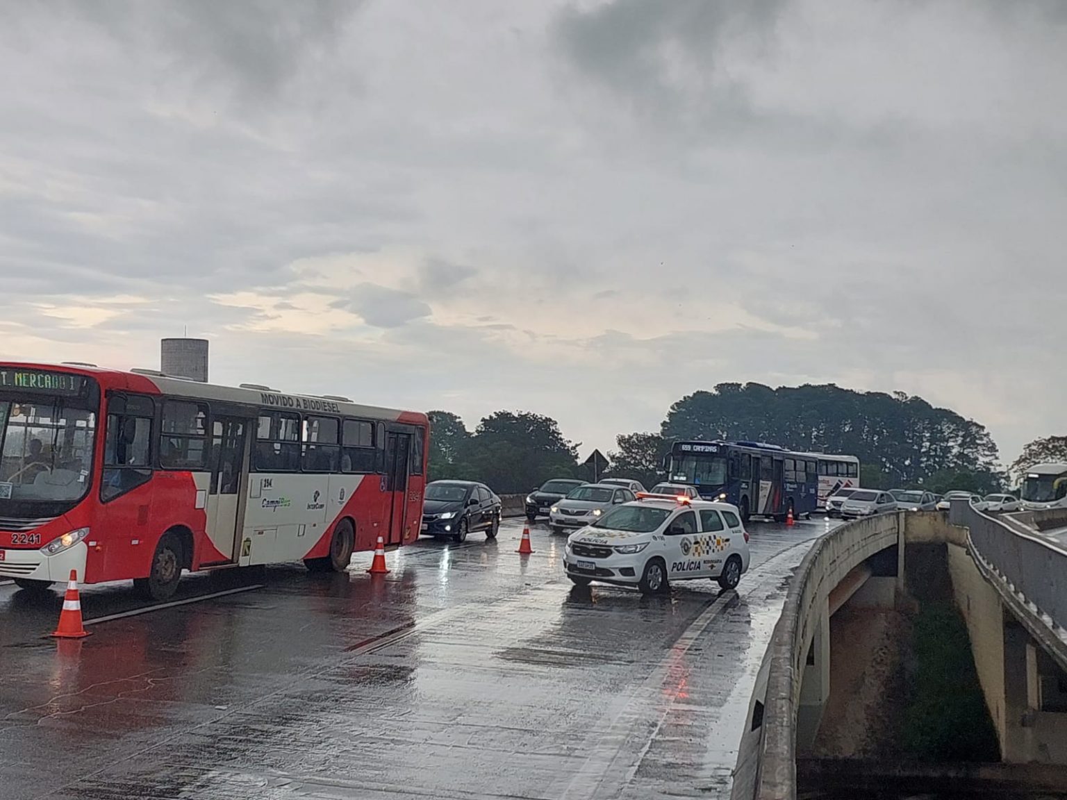 Motociclista fica em estado grave após acidente no Trevo da Bosch - CBN ...