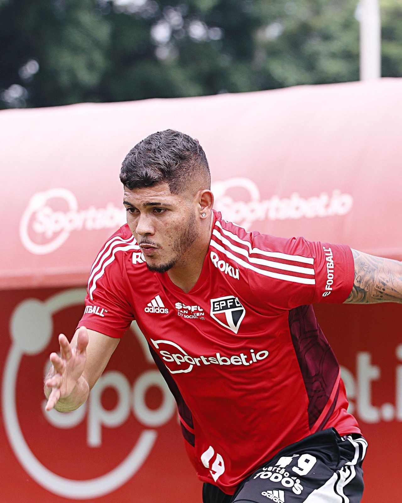 Em transição, atacante Erison poderá reforçar São Paulo nas quartas de ...