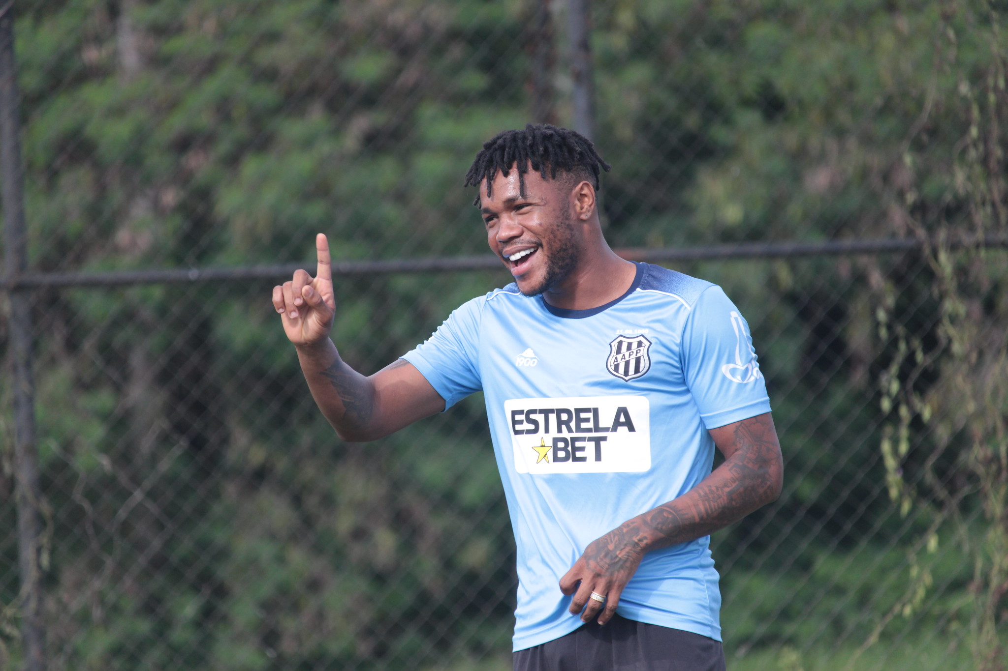 Matheus Jesus volta, mas Hélio dos Anjos fica fora do primeiro jogo contra o Comercial - CBN ...