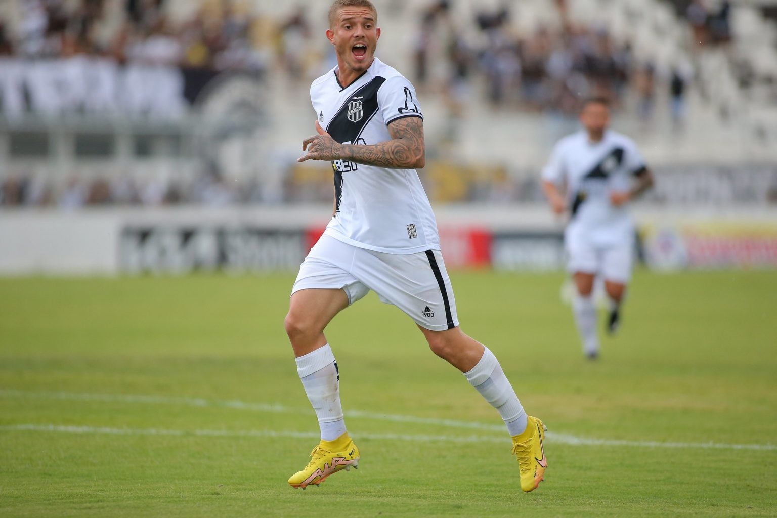 No jogo 100 com a camisa da Ponte Preta, Léo Naldi quer vitória contra ...