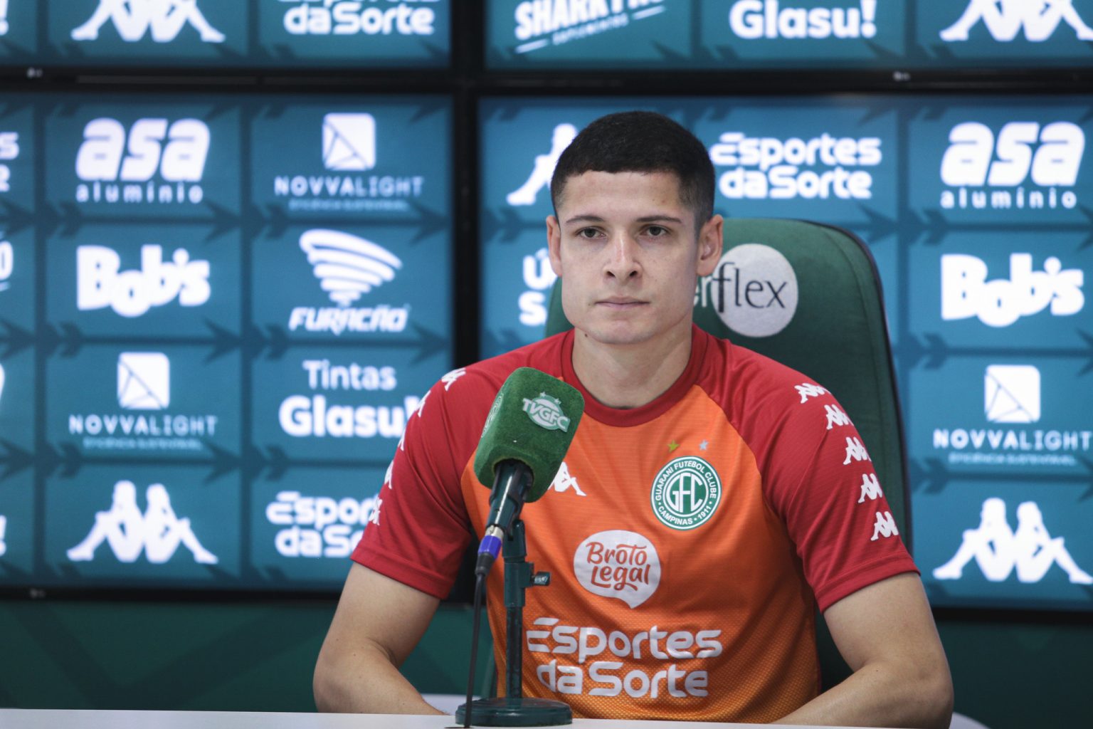 Sem renovação com o Guarani, Matheus Barbosa é anunciado pelo Botafogo ...