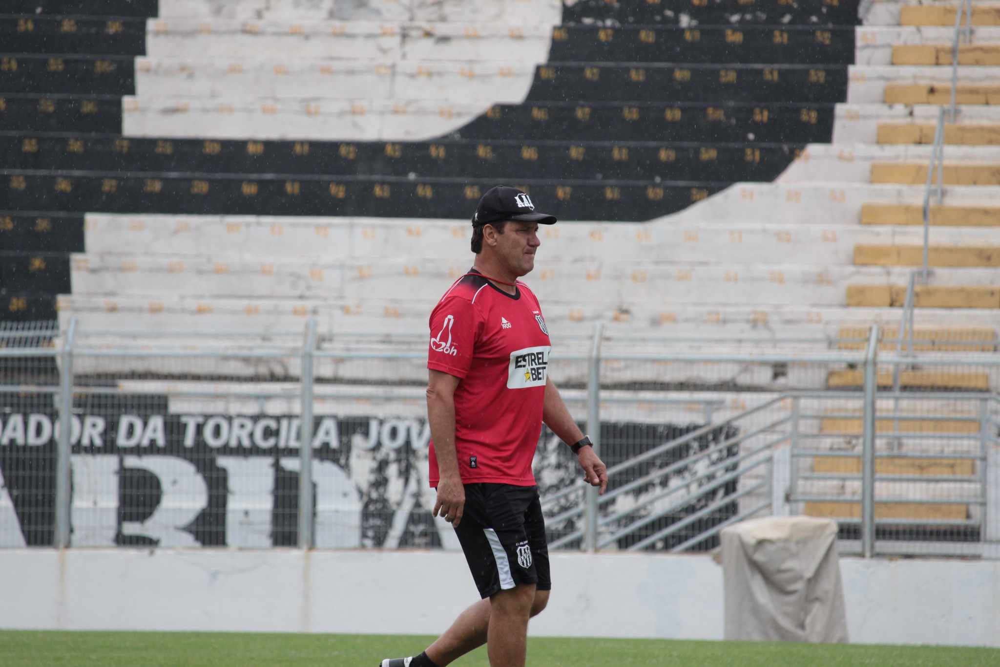 "A equipe necessita de três a quatro reforços", alerta Brigatti após ...