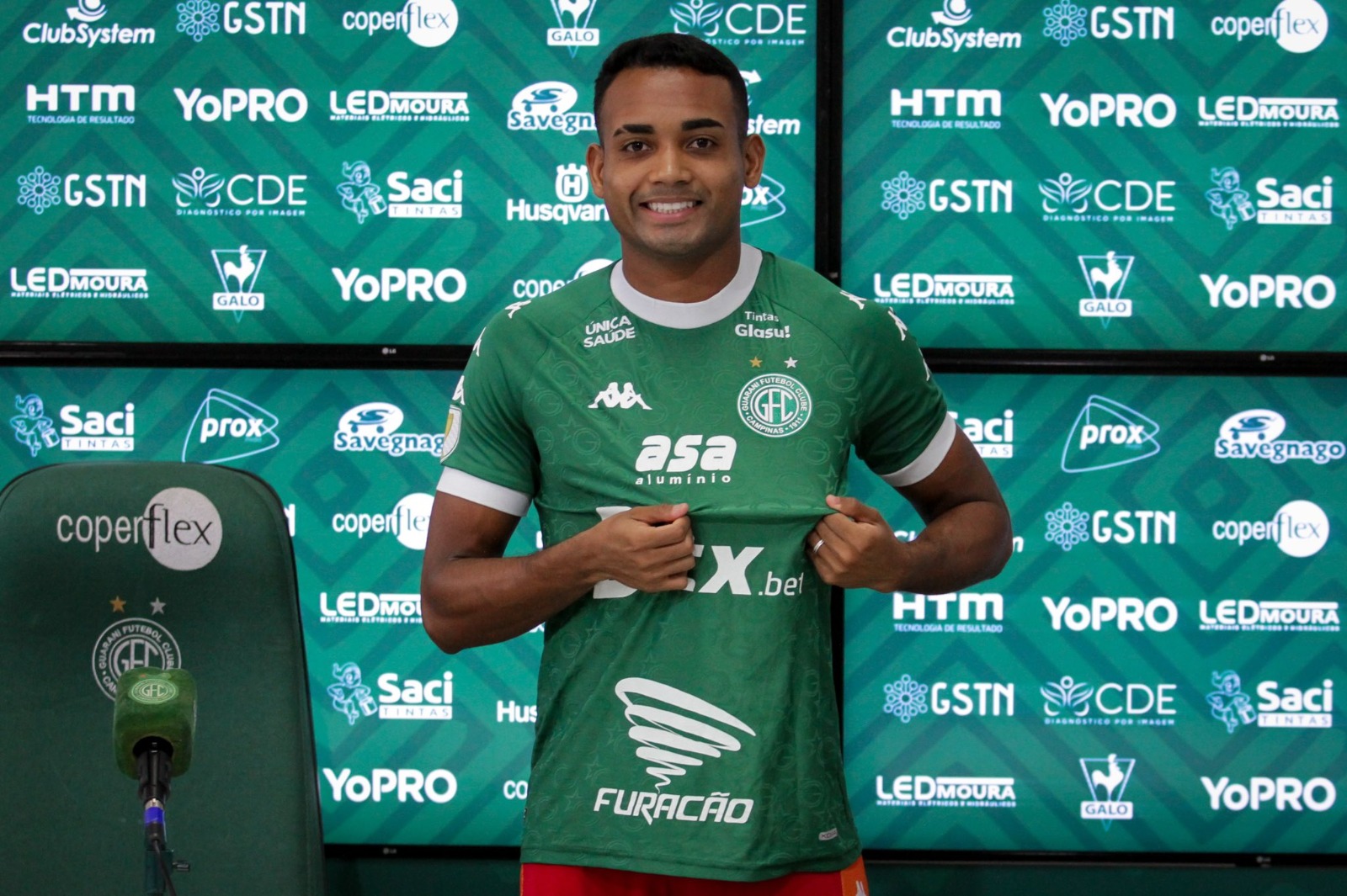 Airton é apresentado no Guarani e fala em conquistar o acesso - CBN ...