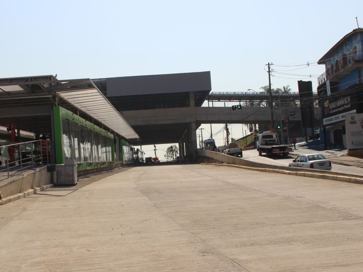 Pista sentido Centro da Ruy Rodrigues é fechada na altura do Terminal ...